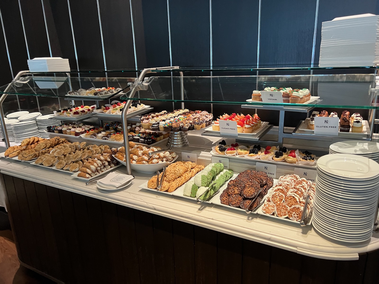 Pure Gluttony: Legends Suite at Yankee Stadium Review – Ballpark Ratings